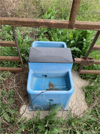 Corteva Equipment Sales - Lot #2 2- Lil Spring Double Sided Livestock ...