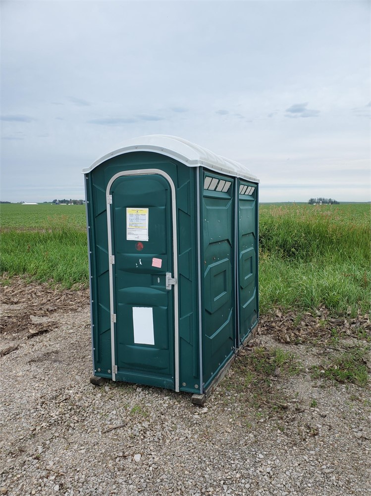 Corteva Equipment Sales - Poly John Porta Pots - Lot #1 - Dysart, IA ...